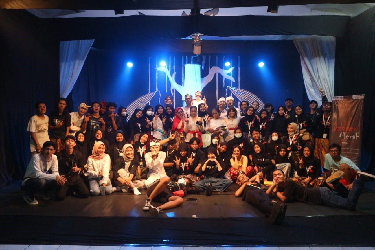 Jurusan Sastra, Magang di Teater, Kenapa Engga? - Kitapunya.net